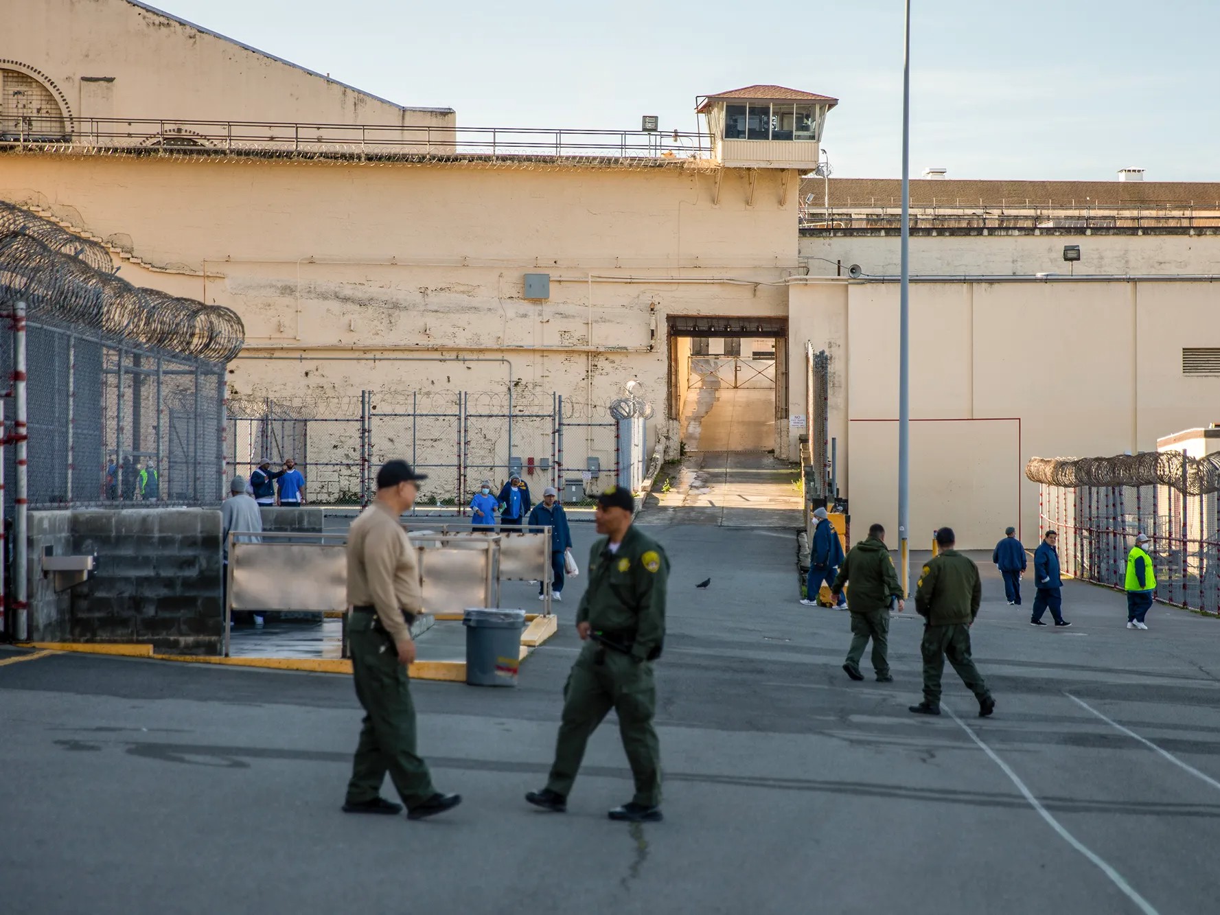 As California closes prisons, correctional officers land a $1 billion ...