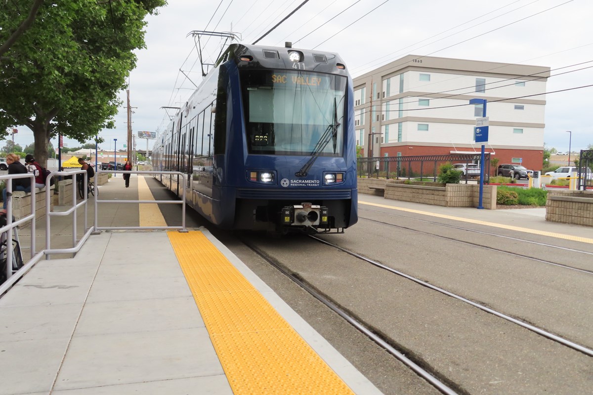 Sacramento riders can now pay transit fares with a tap of their phone