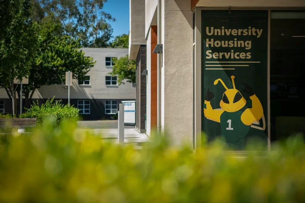 1 in 10 Cal State students face homelessness. This emergency housing ...