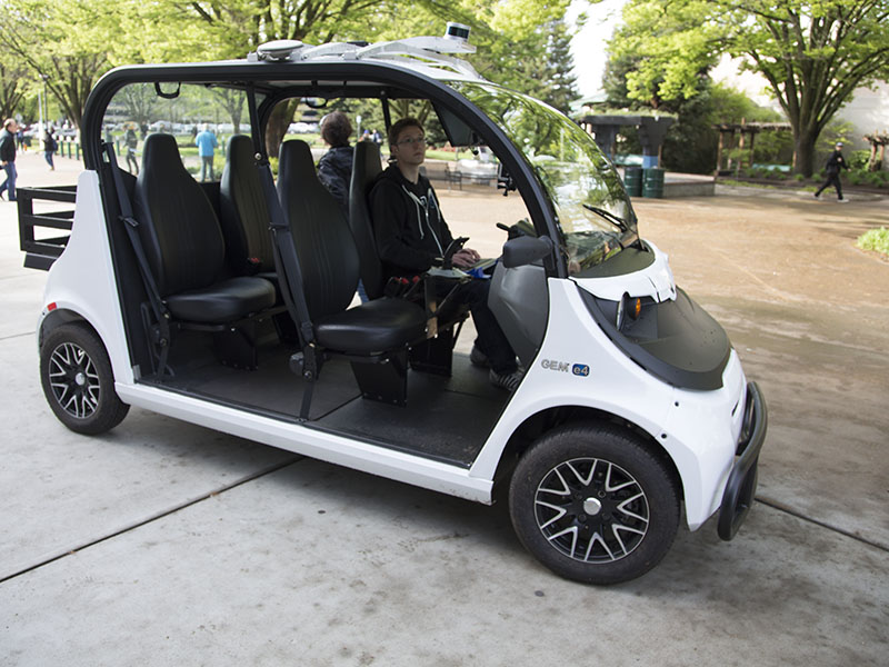 Sacramento State Students Ride In Self-Driving Shuttle To Get To Class ...
